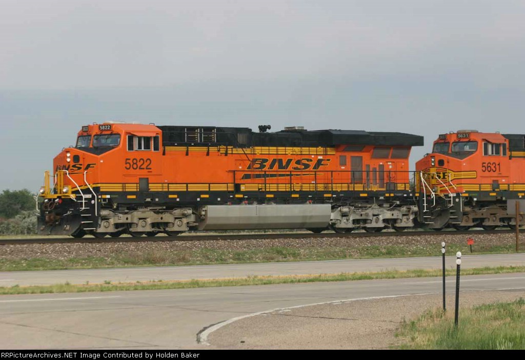 BNSF 5822